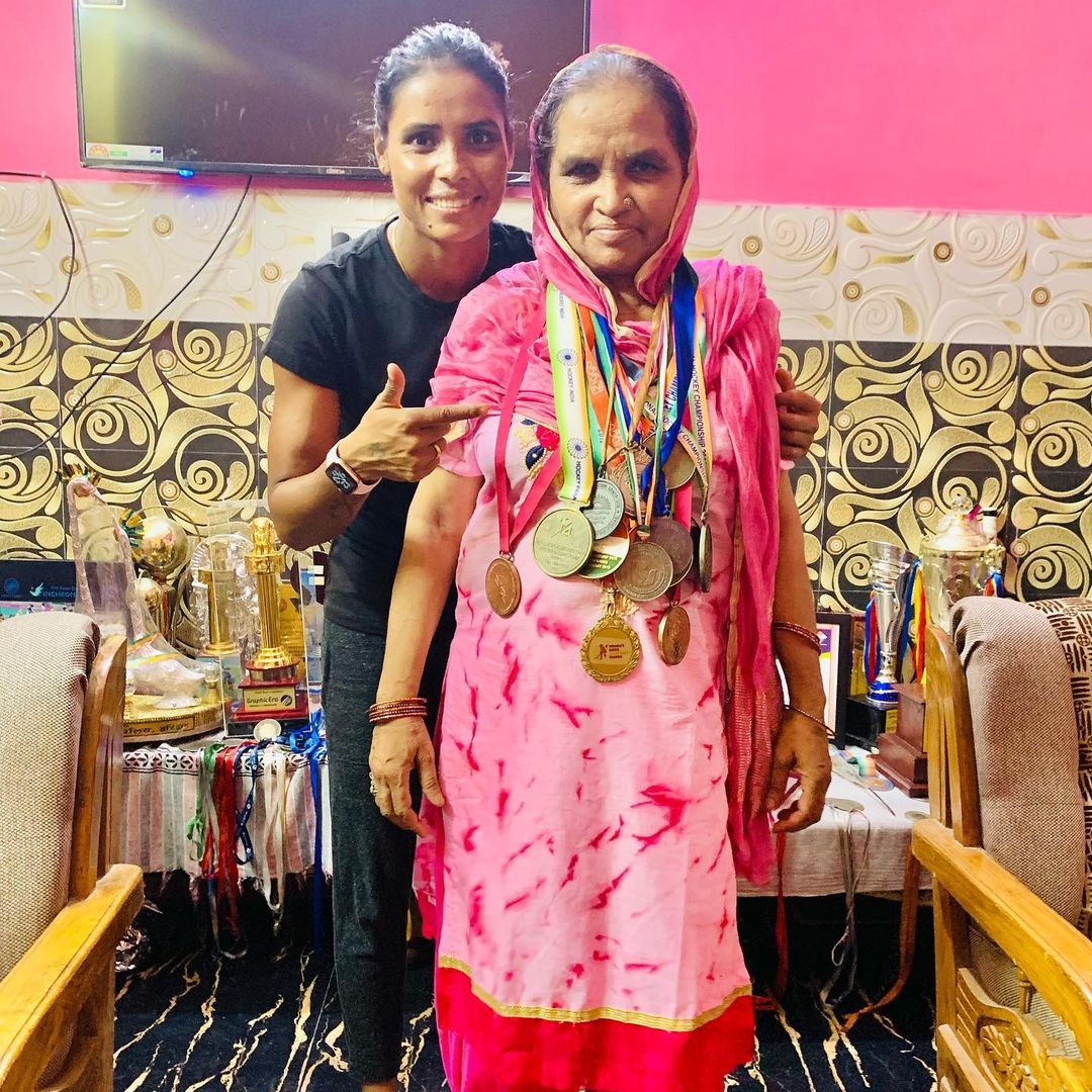 Vandana Katariya Biography (Hockey - India): Early Life, Career, Family ...